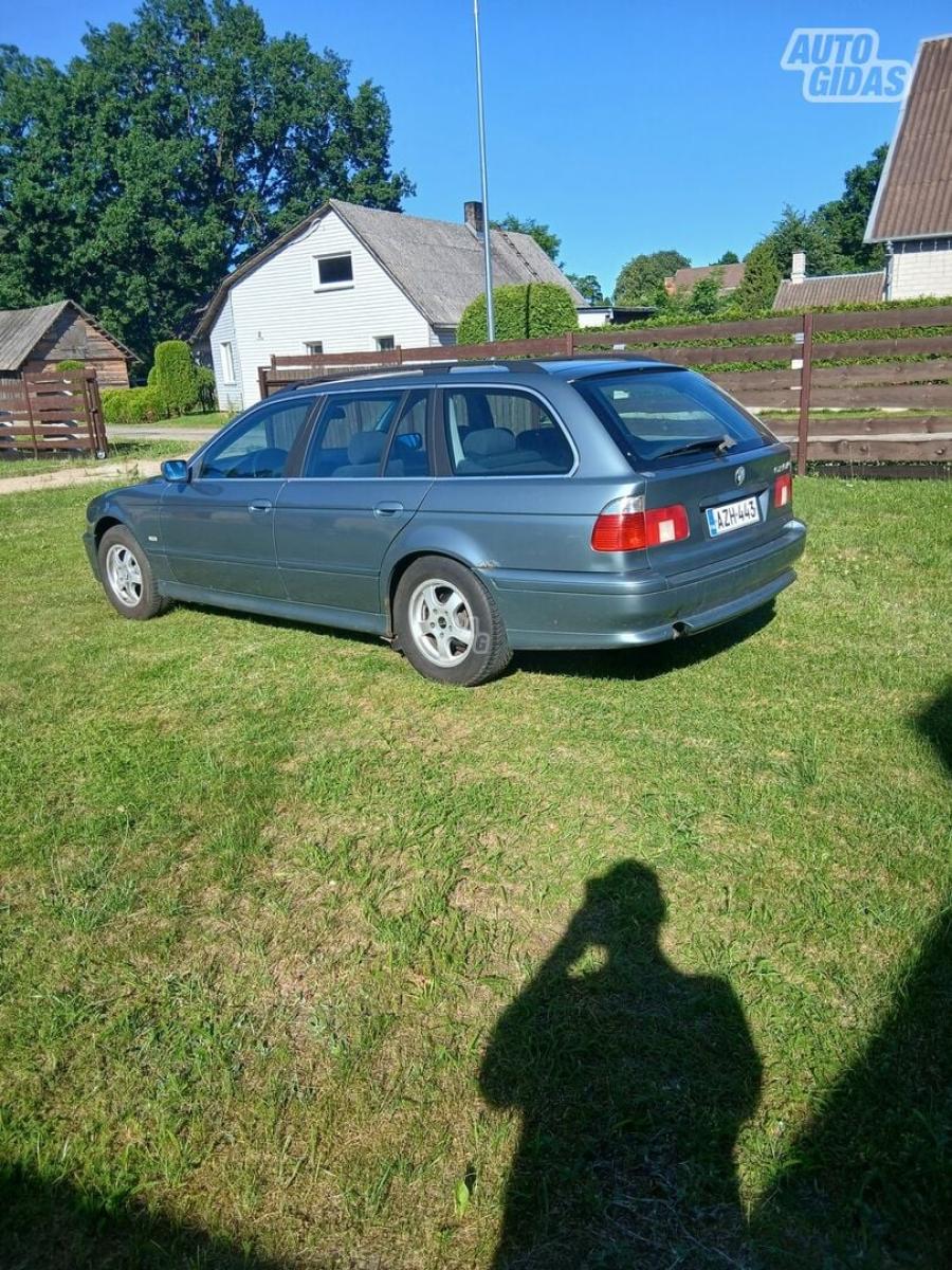 BMW 525 2001 in Panevezys, with an engine capacity of 2.50 L and mileage of 384 thousand km for 990 €, photo 6 on AUTOMOTO.COM.LV