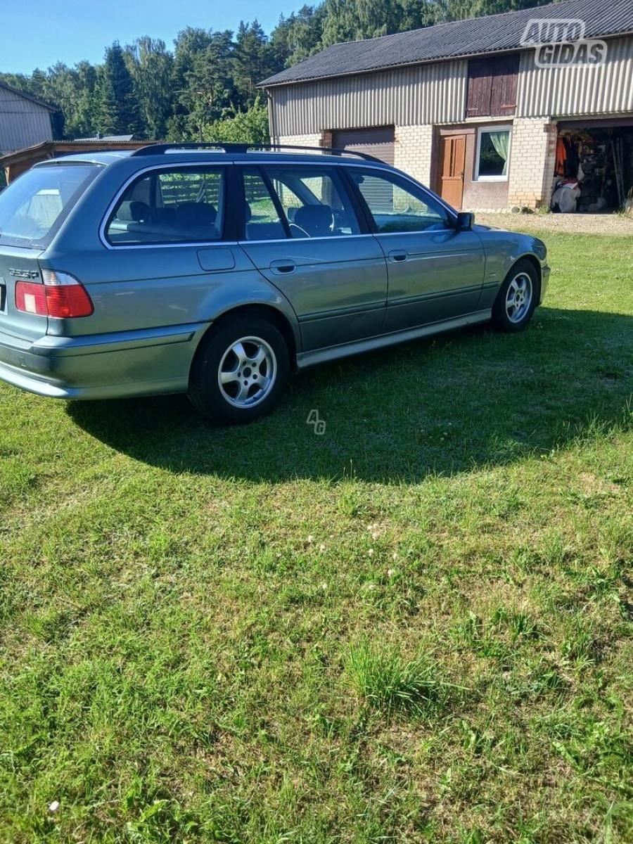 BMW 525 2001 in Panevezys, with an engine capacity of 2.50 L and mileage of 384 thousand km for 990 €, photo 9 on AUTOMOTO.COM.LV