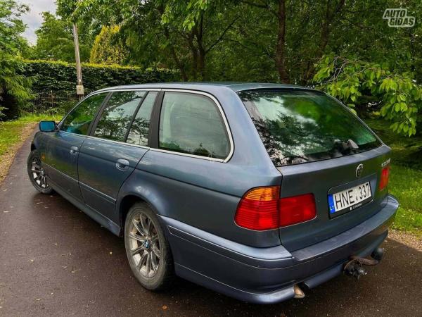 BMW 525 2001 Viļņa, ar dzinēja tilpumu 2.50 L un nobraukumu 3285 tūkst. km par 999 €, foto 5 vietnē AUTOMOTO.COM.LV