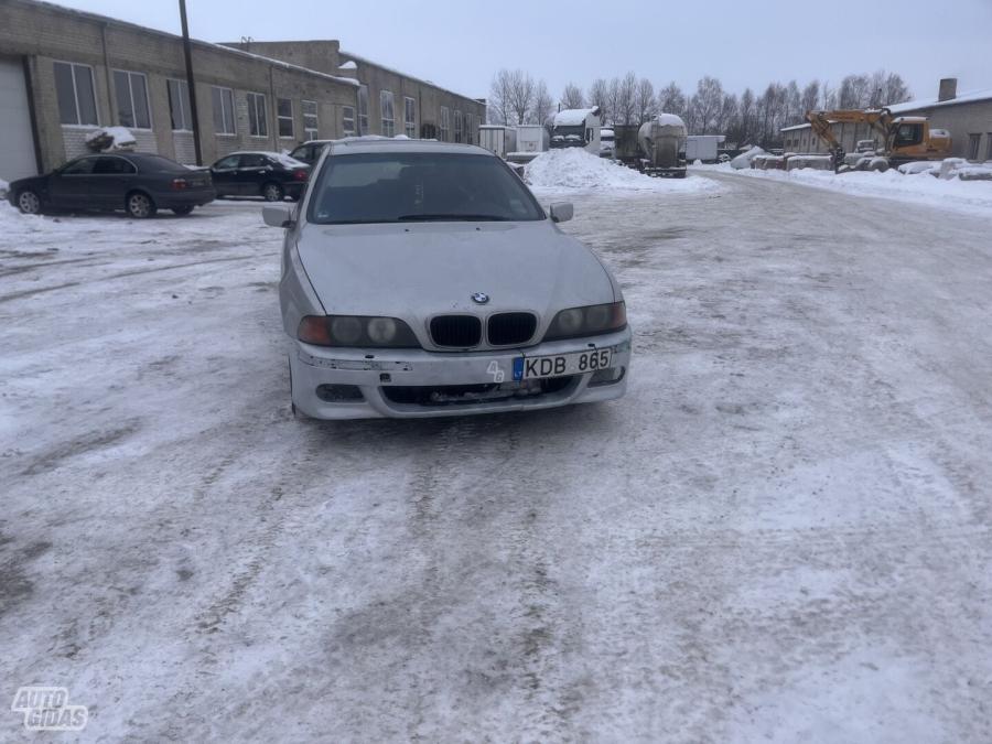 BMW 525 2002 Ariogala, ar dzinēja tilpumu 2.50 L un nobraukumu 480 tūkst. km par 1000 €, foto 3 vietnē AUTOMOTO.COM.LV