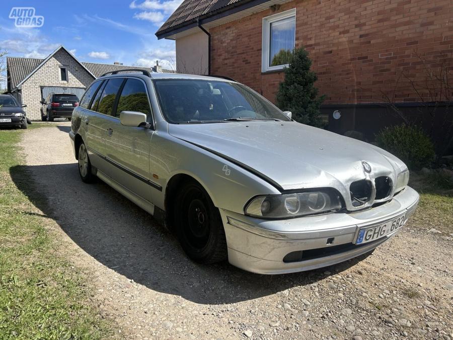 BMW 525 2002 in Jonava, with an engine capacity of 2.50 L and mileage of 325 thousand km for 800 €, photo 3 on AUTOMOTO.COM.LV