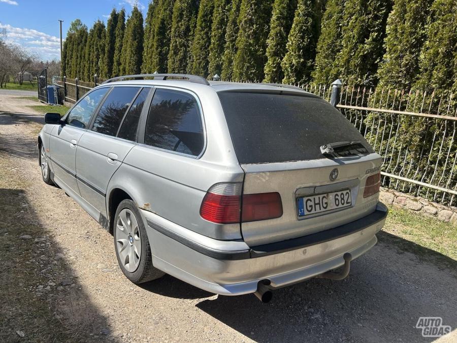 BMW 525 2002 in Jonava, with an engine capacity of 2.50 L and mileage of 325 thousand km for 800 €, photo 5 on AUTOMOTO.COM.LV