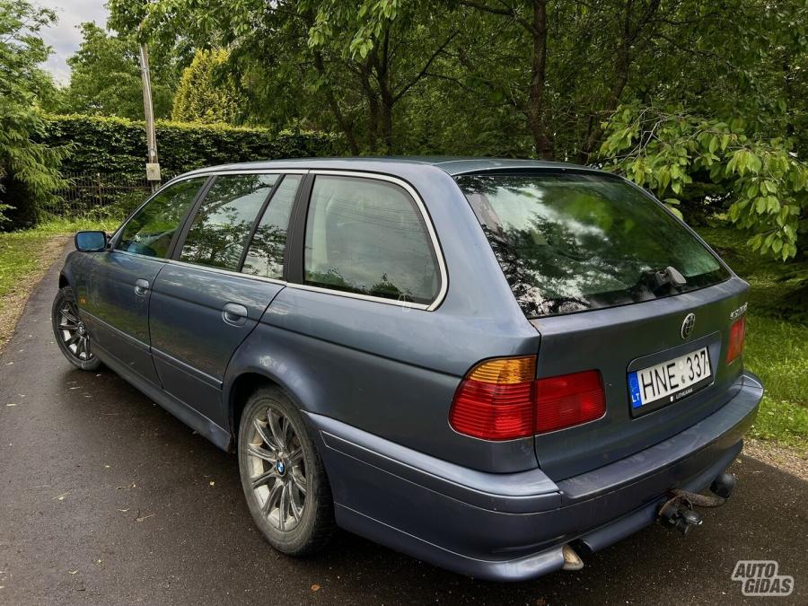 BMW 525 2002 in Sirvintos, with an engine capacity of 2.50 L and mileage of 398 thousand km for 500 €, photo 4 on AUTOMOTO.COM.LV