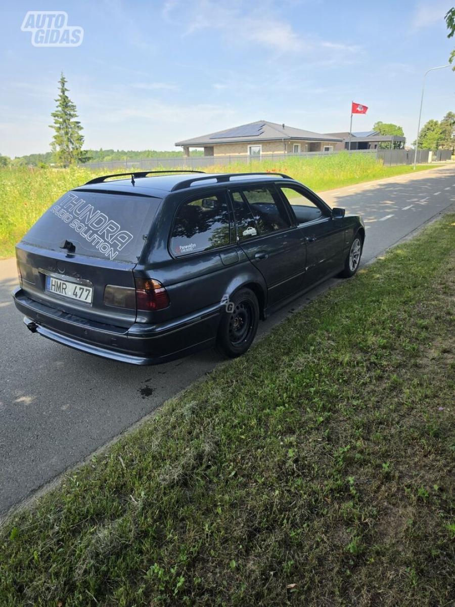 BMW 525 2002 in Panevezys, with an engine capacity of 2.50 L and mileage of 459 thousand km for 800 €, photo 5 on AUTOMOTO.COM.LV