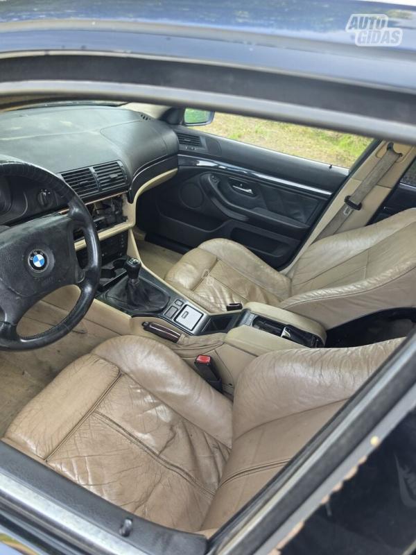 BMW 525 2002 in Panevezys, with an engine capacity of 2.50 L and mileage of 459 thousand km for 800 €, photo 6 on AUTOMOTO.COM.LV