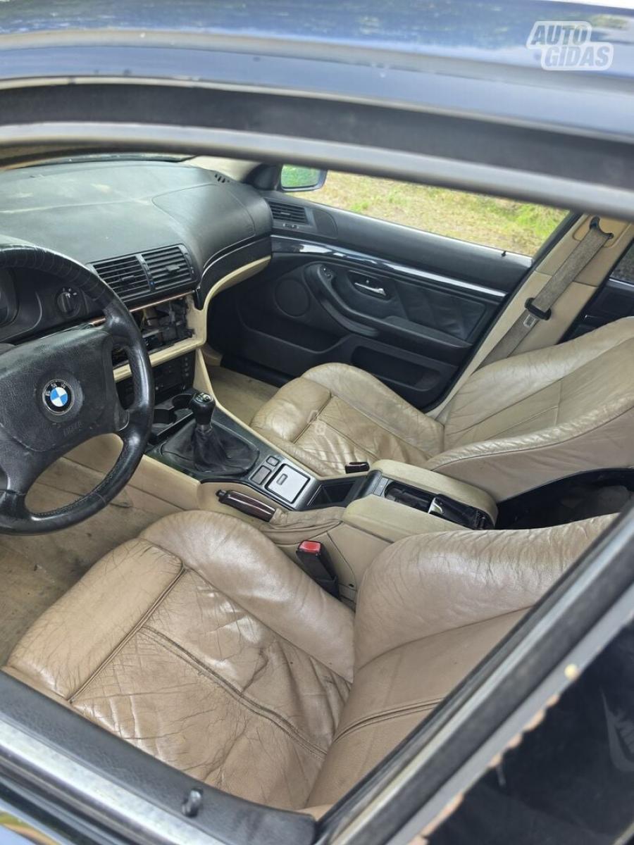 BMW 525 2002 in Panevezys, with an engine capacity of 2.50 L and mileage of 459 thousand km for 800 €, photo 7 on AUTOMOTO.COM.LV