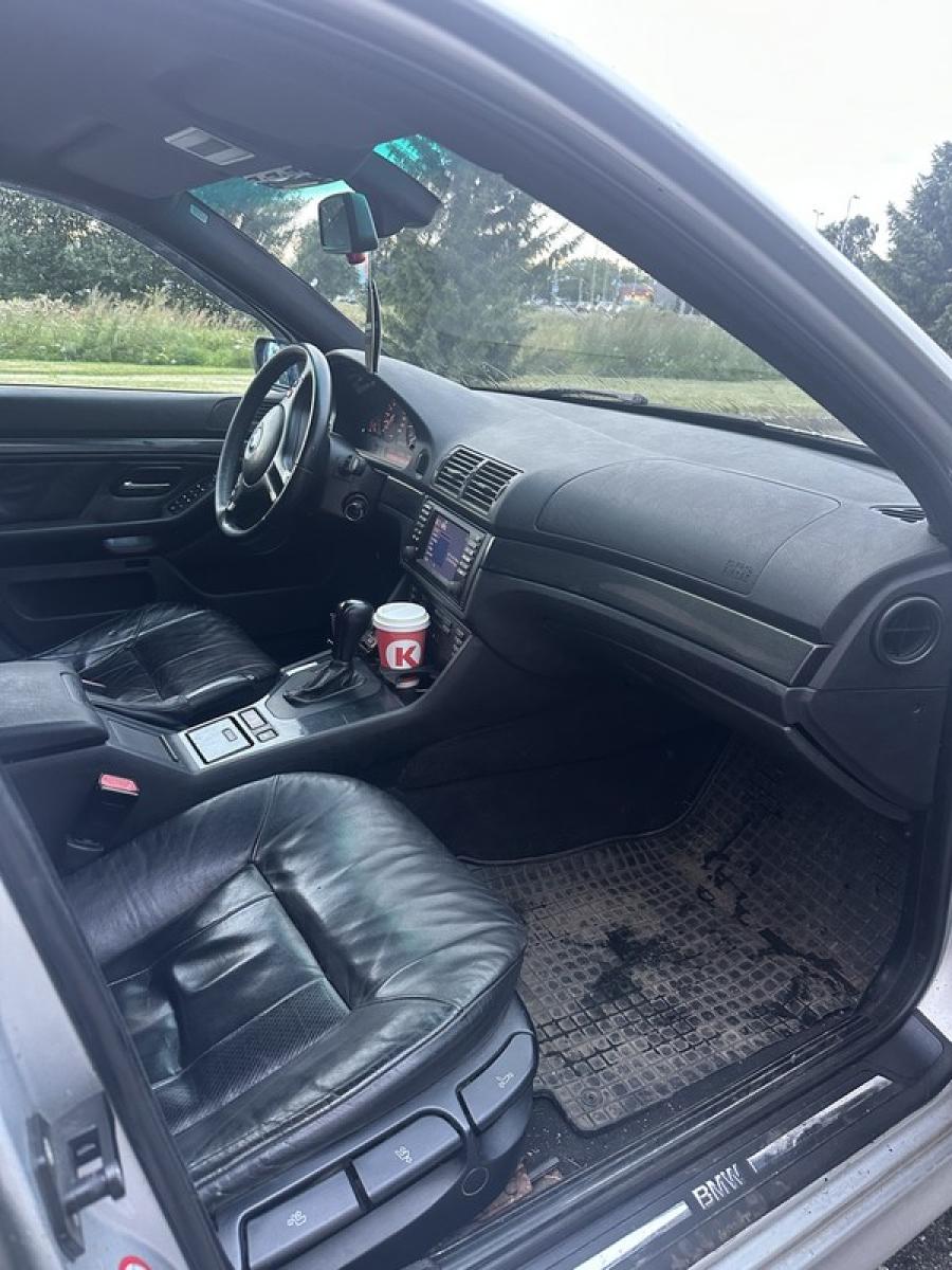 BMW 525 2002 Tallina, ar dzinēja tilpumu 2.50 L un nobraukumu 369 tūkst. km par 2000 €, foto 18 vietnē AUTOMOTO.COM.LV