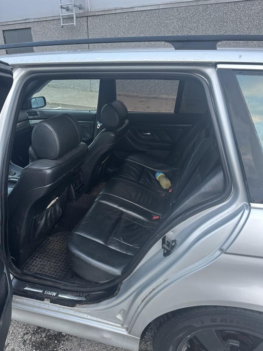BMW 525 2002 Tallina, ar dzinēja tilpumu 2.50 L un nobraukumu 369 tūkst. km par 2000 €, foto 19 vietnē AUTOMOTO.COM.LV