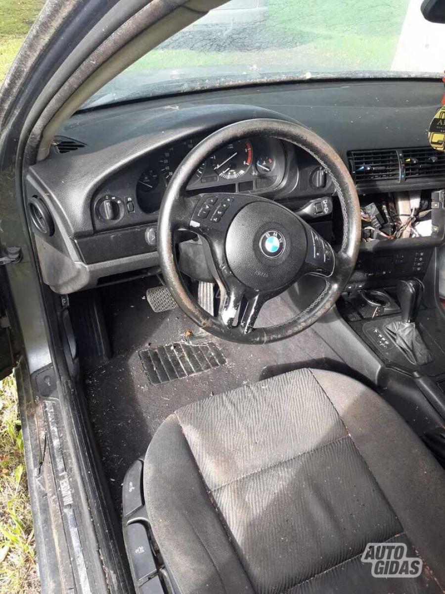 BMW 525 2002 Biržai, ar dzinēja tilpumu 2.50 L un nobraukumu 350 tūkst. km par 700 €, foto 4 vietnē AUTOMOTO.COM.LV