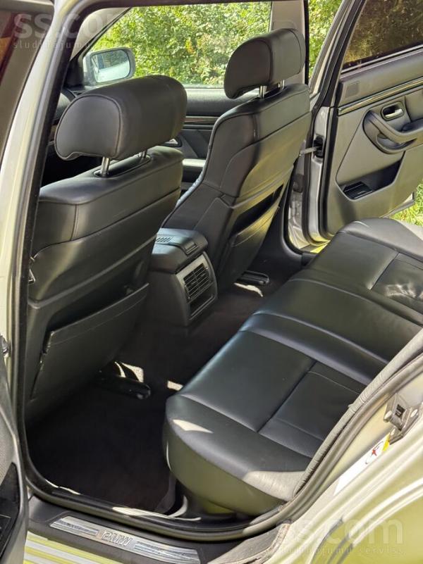 BMW 525 2003 in Jekabpils, with an engine capacity of 2.50 L and mileage of 296 thousand km for 3999 €, photo 10 on AUTOMOTO.COM.LV