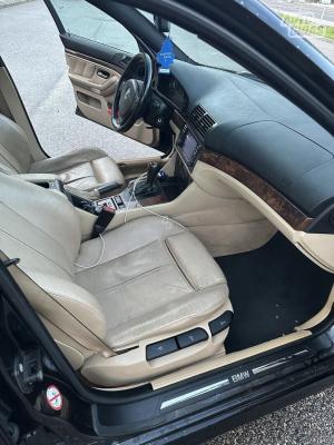 BMW 525 2003 in Vilnius, with an engine capacity of 2.50 L and mileage of 450 thousand km for 2550 €, photo 9 on AUTOMOTO.COM.LV
