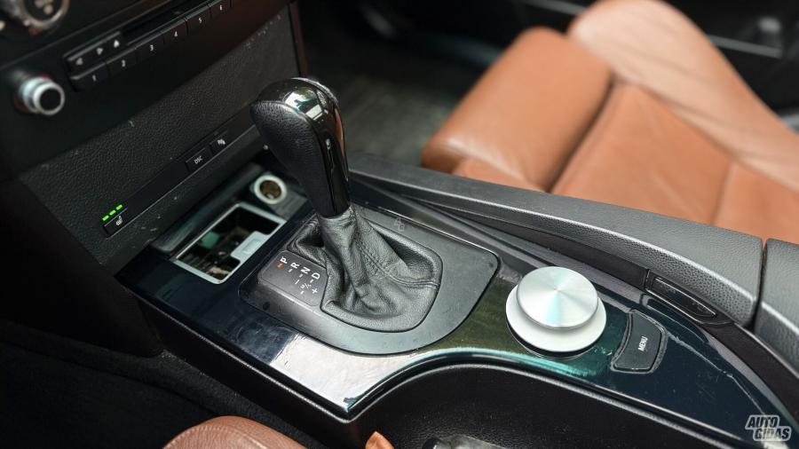 BMW 525 2004 in Vilnius, with an engine capacity of 2.50 L and mileage of 328 thousand km for 3850 €, photo 13 on AUTOMOTO.COM.LV