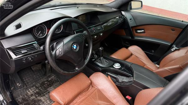 BMW 525 2004 Viļņa, ar dzinēja tilpumu 2.50 L un nobraukumu 328 tūkst. km par 3250 €, foto 9 vietnē AUTOMOTO.COM.LV