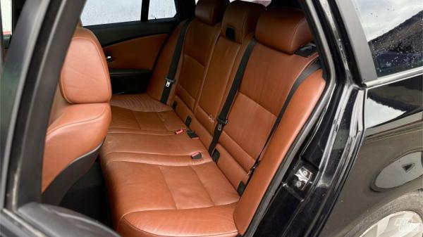 BMW 525 2004 Viļņa, ar dzinēja tilpumu 2.50 L un nobraukumu 328 tūkst. km par 3250 €, foto 10 vietnē AUTOMOTO.COM.LV