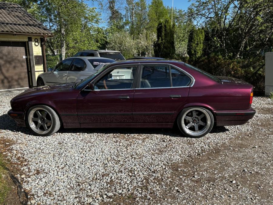 Violets BMW 525 1993 Rapla, ar dzinēja tilpumu 3.00 L un nobraukumu 0 tūkst. km par 8000 €, foto 14 vietnē AUTOMOTO.COM.LV