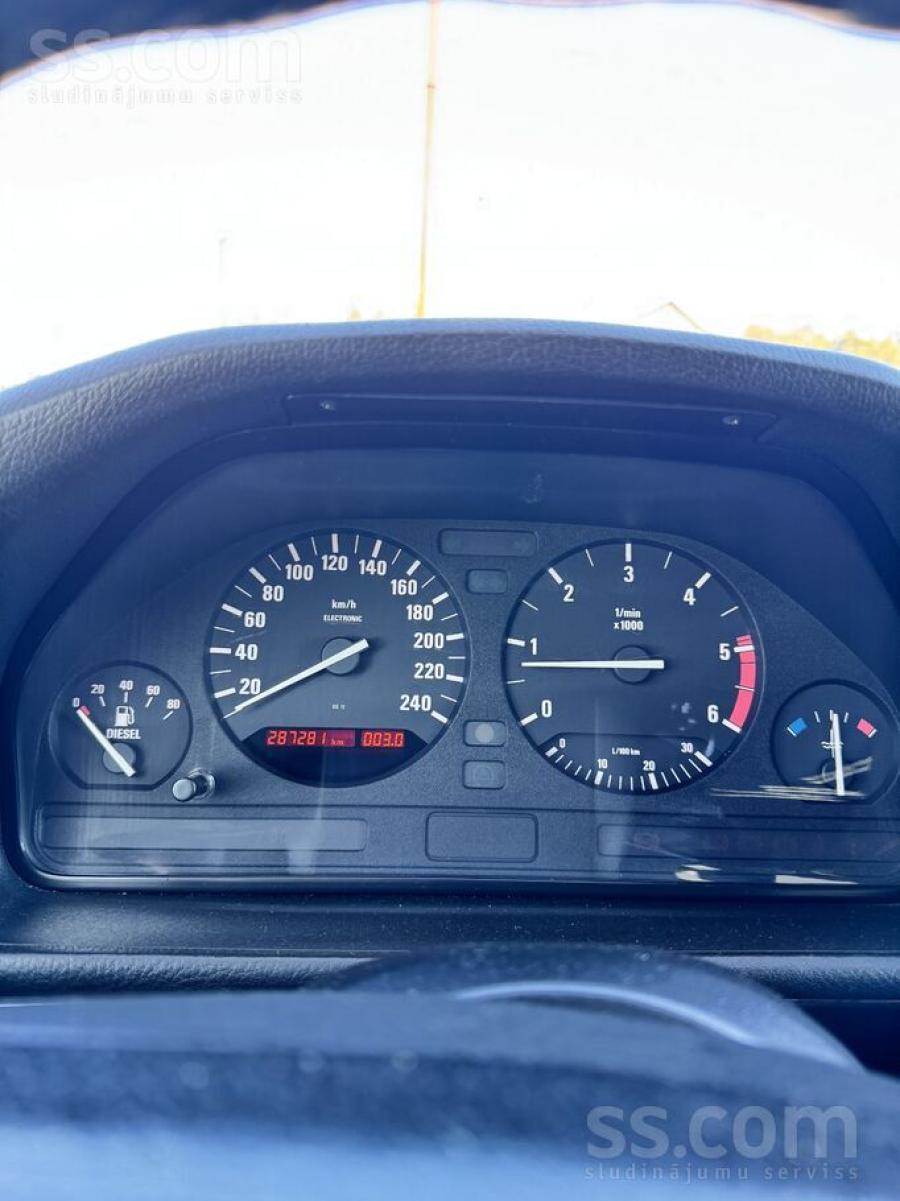Violets BMW 525 1995 Madona, ar dzinēja tilpumu 2.50 L un nobraukumu 288 tūkst. km par 6800 €, foto 13 vietnē AUTOMOTO.COM.LV