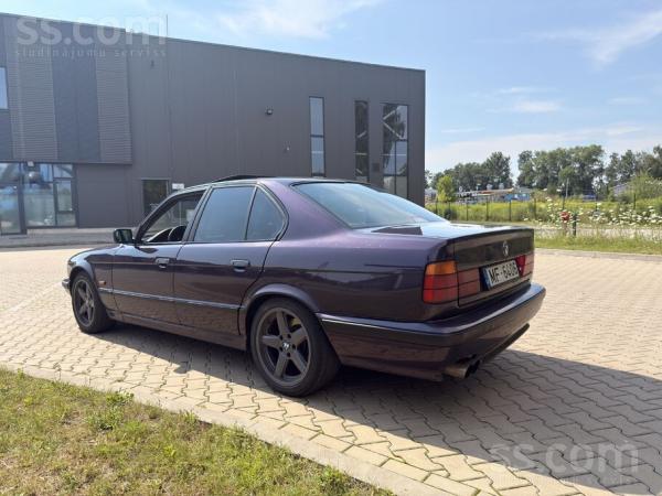 Violets BMW 525 1995 Cēsis, ar dzinēja tilpumu 3.00 L un nobraukumu 322 tūkst. km par 9900 €, foto 3 vietnē AUTOMOTO.COM.LV