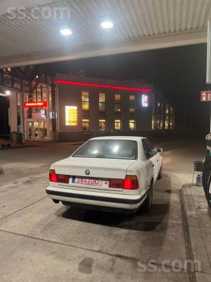 Белый БМВ 525 1989 в Краслава, объемом двигателя 2.50 л и пробегом 275 тыс. км за 2200 €, фото 3 на AUTOMOTO.COM.LV