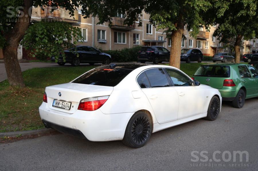 White BMW 525 2005 in Riga, with an engine capacity of 2.50 L and mileage of 0 thousand km for 5100 €, photo 16 on AUTOMOTO.COM.LV