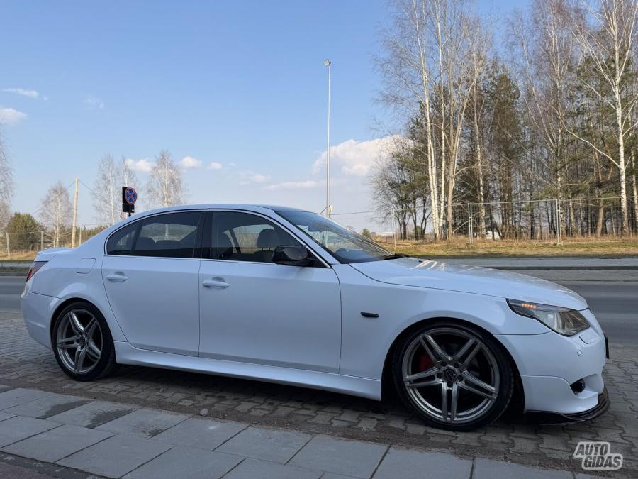 Balts BMW 525 2006 Viļņa, ar dzinēja tilpumu 2.50 L un nobraukumu 405 tūkst. km par 3999 €, foto 13 vietnē AUTOMOTO.COM.LV