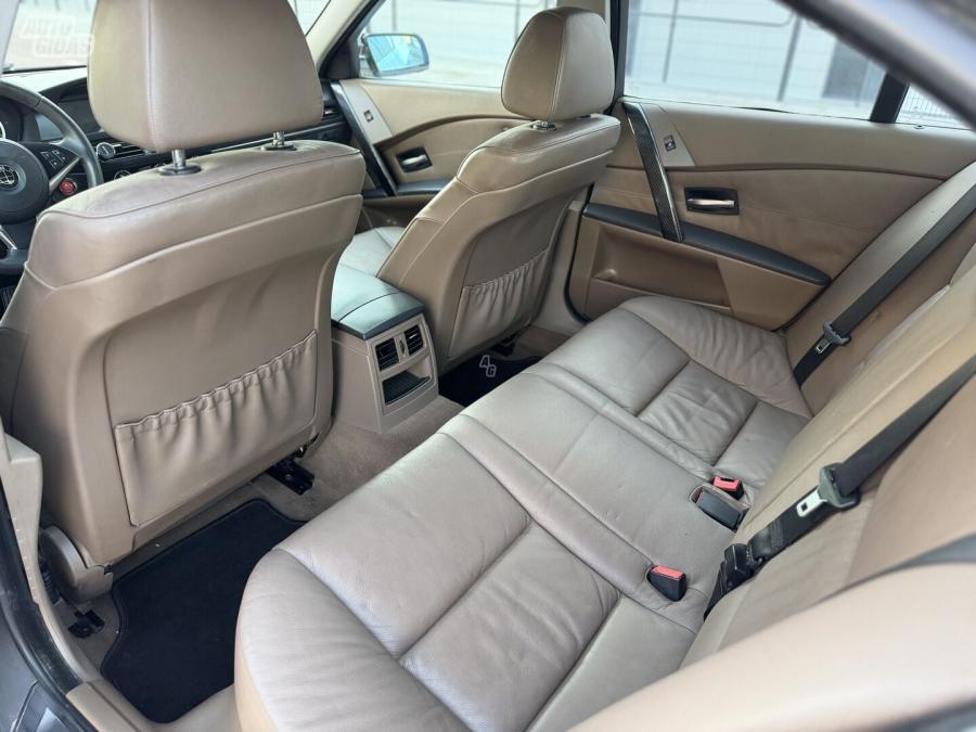 Balts BMW 525 2006 Viļņa, ar dzinēja tilpumu 2.50 L un nobraukumu 405 tūkst. km par 3999 €, foto 32 vietnē AUTOMOTO.COM.LV