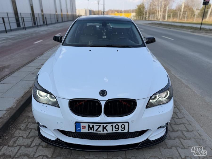 White BMW 525 2006 in Vilnius, with an engine capacity of 2.50 L and mileage of 399 thousand km for 3799 €, photo 13 on AUTOMOTO.COM.LV