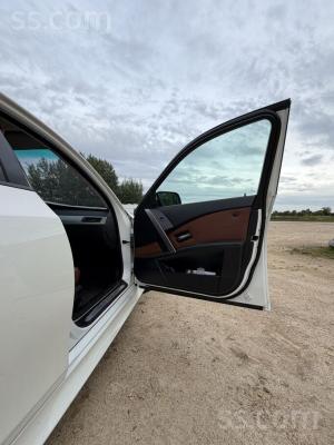 Balts BMW 525 2006 Rīga, ar dzinēja tilpumu 2.50 L un nobraukumu 370 tūkst. km par 6200 €, foto 7 vietnē AUTOMOTO.COM.LV