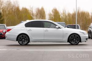 White BMW 525 2007 in Jelgava, with an engine capacity of 2.50 L and mileage of 24 thousand km for 11922 €, photo  on AUTOMOTO.COM.LV