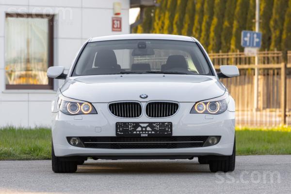 White BMW 525 2007 in Jelgava, with an engine capacity of 2.50 L and mileage of 24 thousand km for 11922 €, photo 2 on AUTOMOTO.COM.LV
