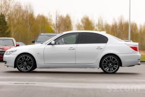 White BMW 525 2007 in Jelgava, with an engine capacity of 2.50 L and mileage of 24 thousand km for 11922 €, photo 4 on AUTOMOTO.COM.LV