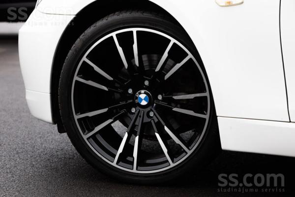 White BMW 525 2007 in Jelgava, with an engine capacity of 2.50 L and mileage of 24 thousand km for 11922 €, photo 4 on AUTOMOTO.COM.LV