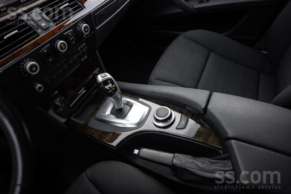 White BMW 525 2007 in Jelgava, with an engine capacity of 2.50 L and mileage of 24 thousand km for 11922 €, photo 7 on AUTOMOTO.COM.LV