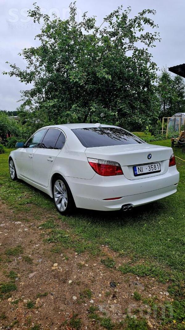 White BMW 525 2007 in Riga, with an engine capacity of 3.00 L and mileage of 283 thousand km for 5700 €, photo 3 on AUTOMOTO.COM.LV