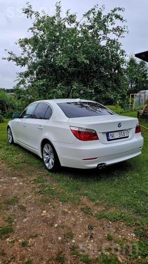 Белый БМВ 525 2007 в Рига, объемом двигателя 3.00 л и пробегом 283 тыс. км за 5700 €, фото 4 на AUTOMOTO.COM.LV
