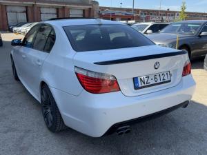 White BMW 525 2007 in Riga, with an engine capacity of 3.00 L and mileage of 246 thousand km for 7450 €, photo 5 on AUTOMOTO.COM.LV