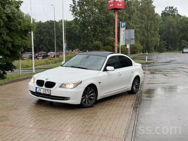 Balts BMW 525 2007 Rīga, ar dzinēja tilpumu 3.00 L un nobraukumu 320 tūkst. km par 4999 €, foto 1 vietnē AUTOMOTO.COM.LV