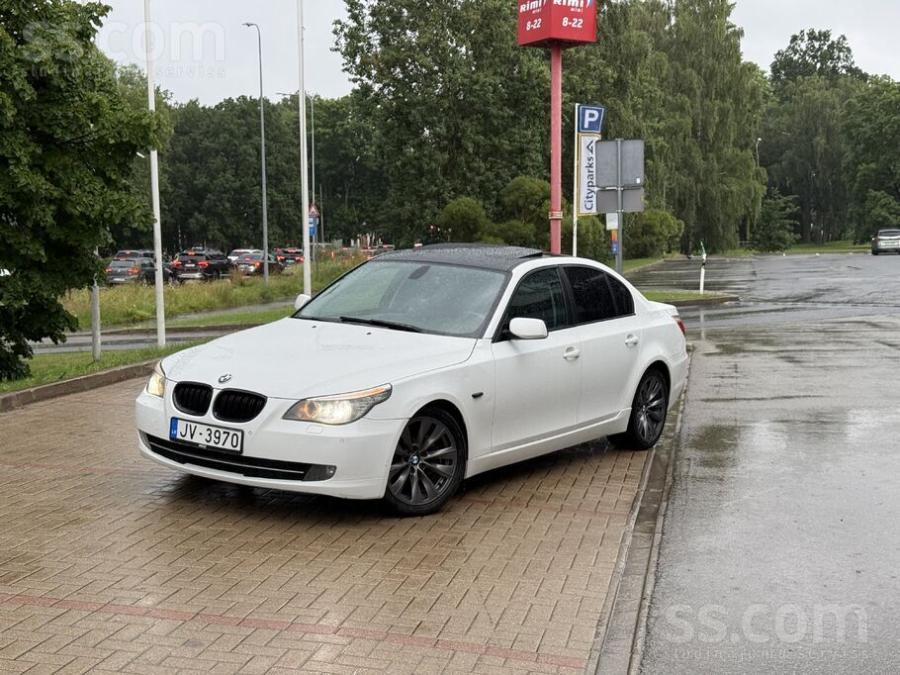 White BMW 525 2007 in Riga, with an engine capacity of 3.00 L and mileage of 320 thousand km for 4999 €, photo 1 on AUTOMOTO.COM.LV