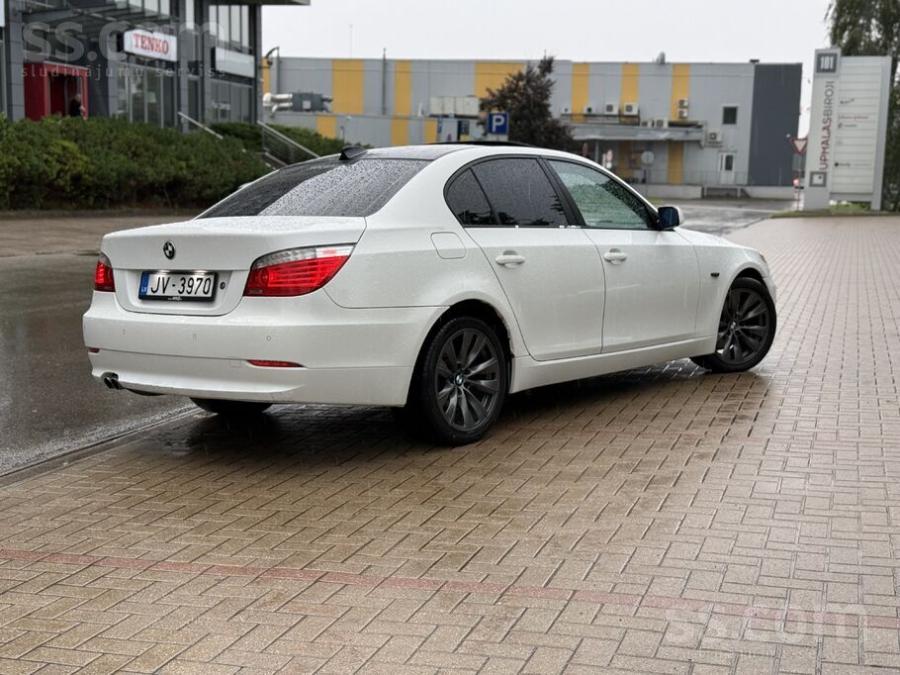 White BMW 525 2007 in Riga, with an engine capacity of 3.00 L and mileage of 320 thousand km for 4999 €, photo 3 on AUTOMOTO.COM.LV