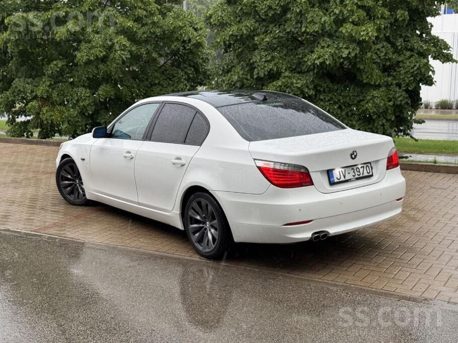 White BMW 525 2007 in Riga, with an engine capacity of 3.00 L and mileage of 320 thousand km for 4999 €, photo 4 on AUTOMOTO.COM.LV