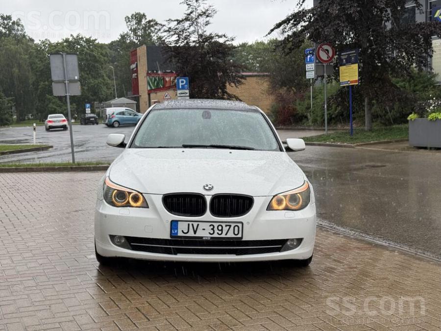White BMW 525 2007 in Riga, with an engine capacity of 3.00 L and mileage of 320 thousand km for 4999 €, photo 5 on AUTOMOTO.COM.LV
