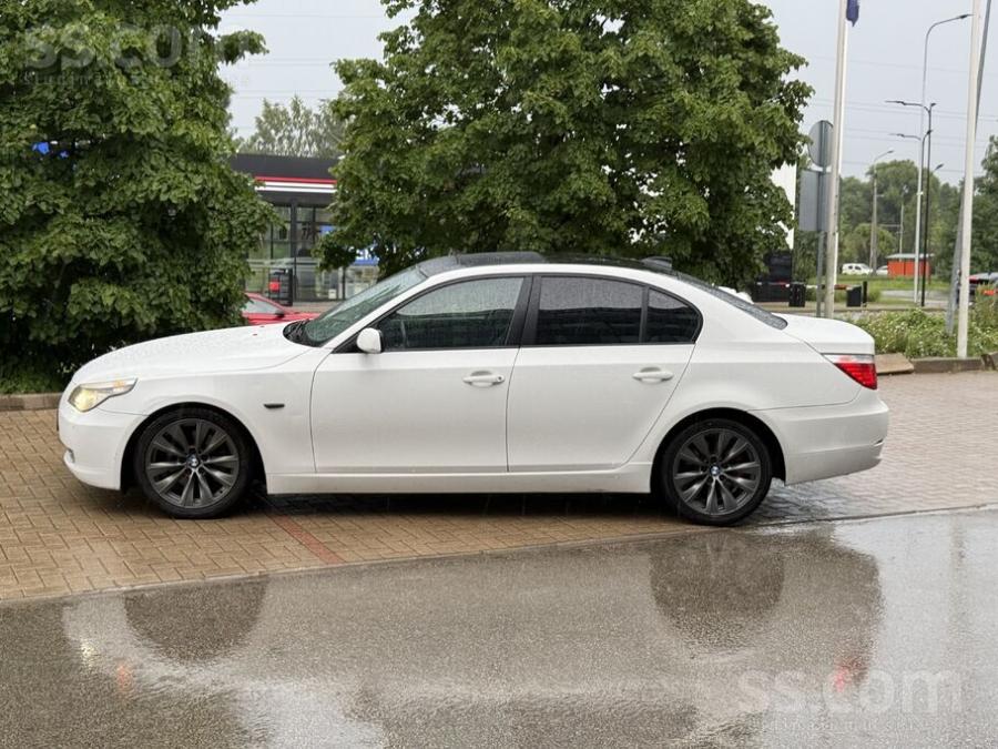 White BMW 525 2007 in Riga, with an engine capacity of 3.00 L and mileage of 320 thousand km for 4999 €, photo 7 on AUTOMOTO.COM.LV
