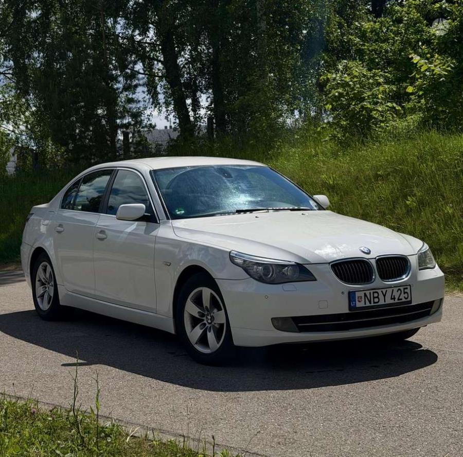 White BMW 525 2007 in Vilnius, with an engine capacity of 2.99 L and mileage of 289 thousand km for 4500 €, photo 1 on AUTOMOTO.COM.LV