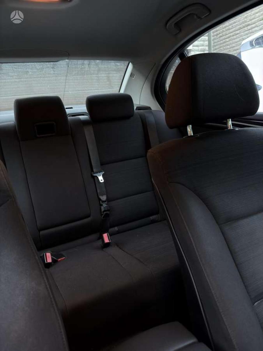 White BMW 525 2007 in Vilnius, with an engine capacity of 2.99 L and mileage of 289 thousand km for 4500 €, photo 18 on AUTOMOTO.COM.LV