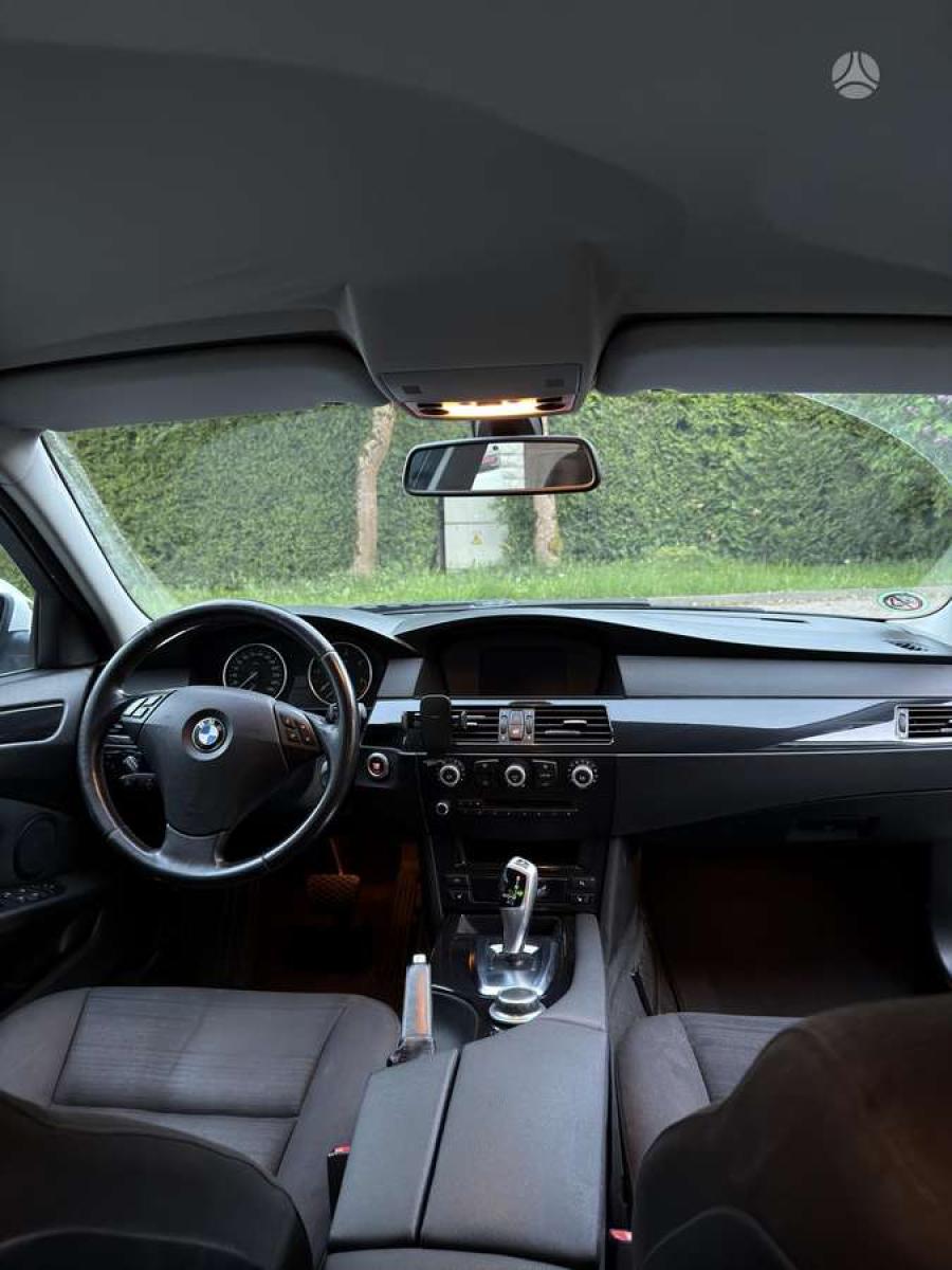 White BMW 525 2007 in Vilnius, with an engine capacity of 2.99 L and mileage of 289 thousand km for 4500 €, photo 20 on AUTOMOTO.COM.LV