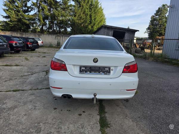 White BMW 525 2008 in Utena, with an engine capacity of 2.99 L and mileage of 275 thousand km for 3750 €, photo 8 on AUTOMOTO.COM.LV