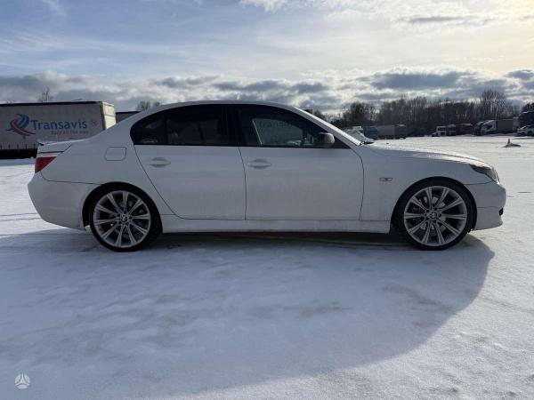White BMW 525 2009 in Vilnius, with an engine capacity of 2.99 L and mileage of 390 thousand km for 9200 €, photo 4 on AUTOMOTO.COM.LV
