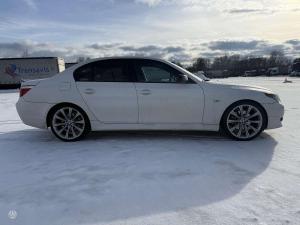 White BMW 525 2009 in Vilnius, with an engine capacity of 2.99 L and mileage of 390 thousand km for 9200 €, photo 4 on AUTOMOTO.COM.LV