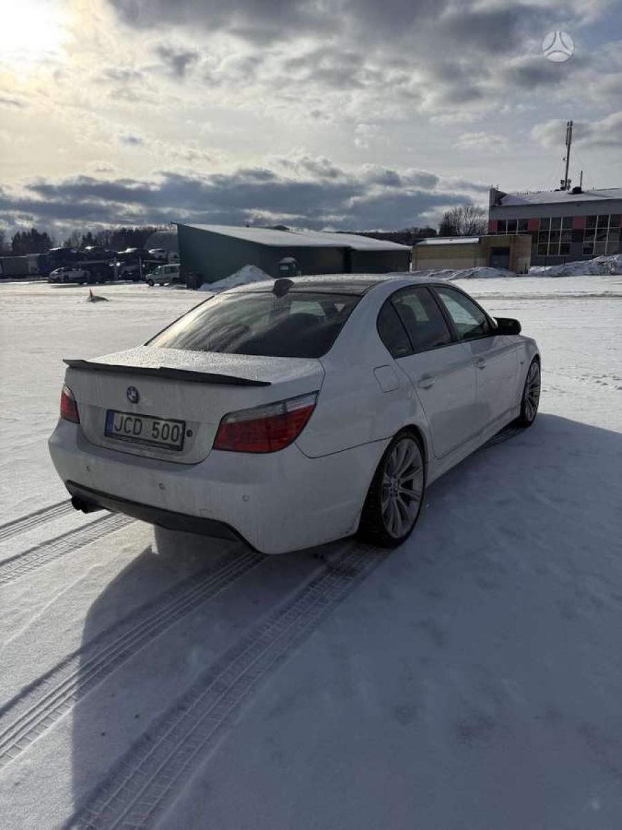 White BMW 525 2009 in Vilnius, with an engine capacity of 2.99 L and mileage of 390 thousand km for 9200 €, photo 5 on AUTOMOTO.COM.LV