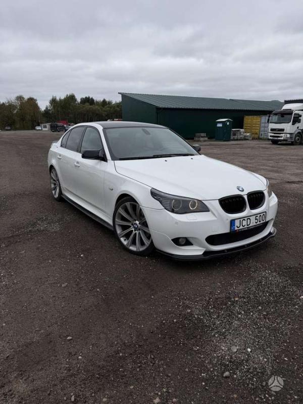 White BMW 525 2009 in Vilnius, with an engine capacity of 2.99 L and mileage of 390 thousand km for 9200 €, photo 7 on AUTOMOTO.COM.LV
