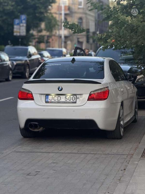 White BMW 525 2009 in Vilnius, with an engine capacity of 2.99 L and mileage of 390 thousand km for 9200 €, photo 10 on AUTOMOTO.COM.LV